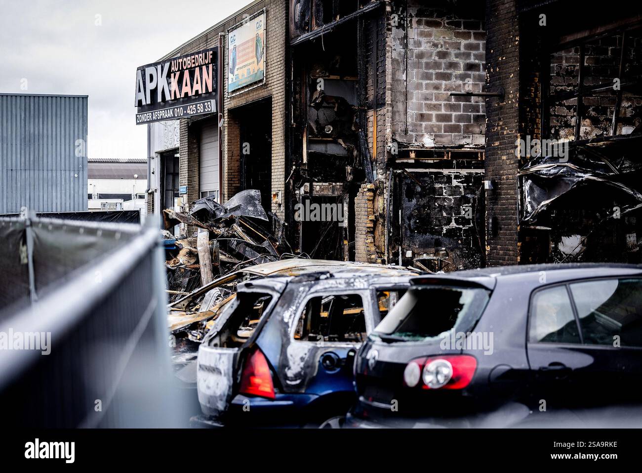 Cars burned out at a car company on the Dulderstraat. Several cars ...