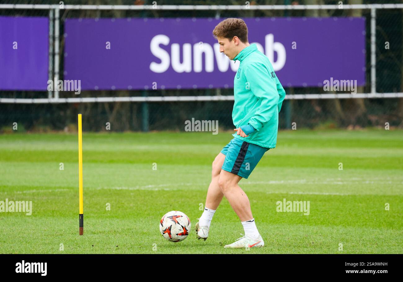 Brussels, Belgium. 29th Jan, 2025. Anderlecht's Yari Verschaeren ...