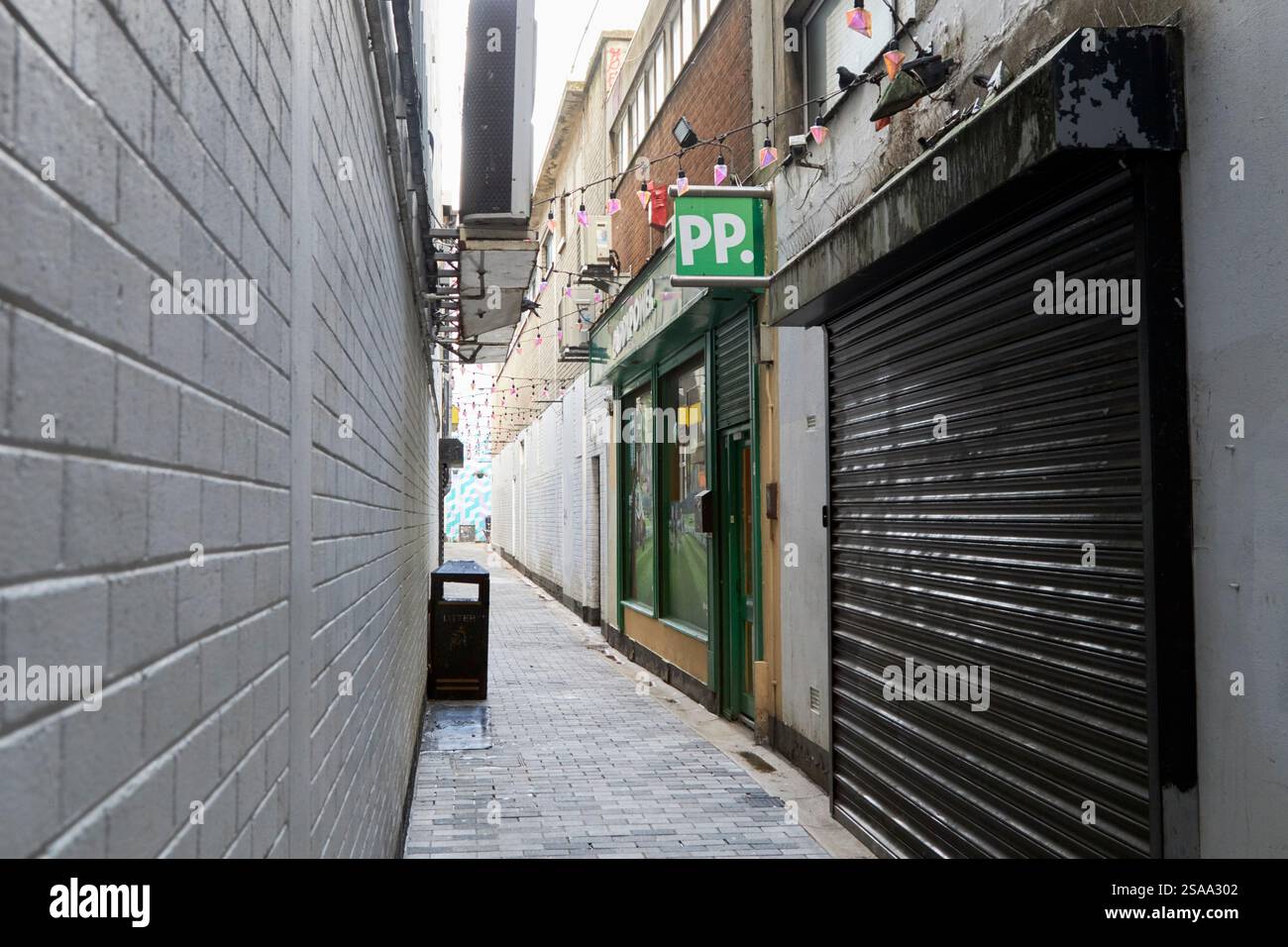 crown entry part of the historic area of belfast entries belfast ...