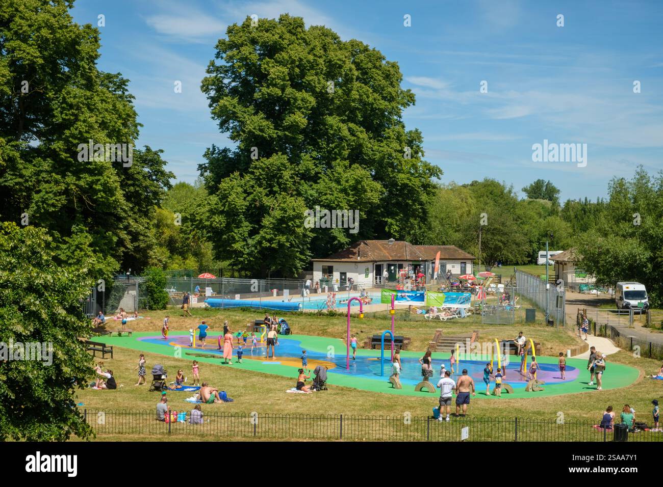 The Riverside Park & Pool by the Thames at Wallingford, Oxfordshire on ...