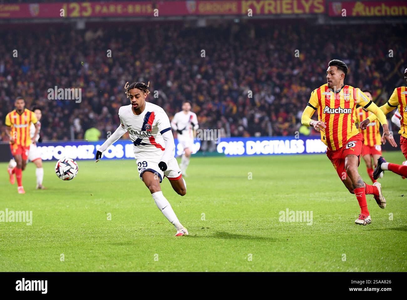 29 Bradley BARCOLA (psg) - 14 Facundo Axel MEDINA (rcl) during the ...