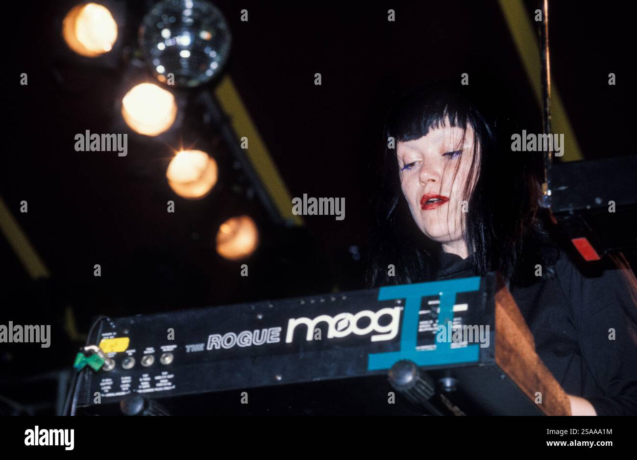 ADD NO TO X, READINg FESTIVAL, 1999. Ann Shenton from the electonica ...
