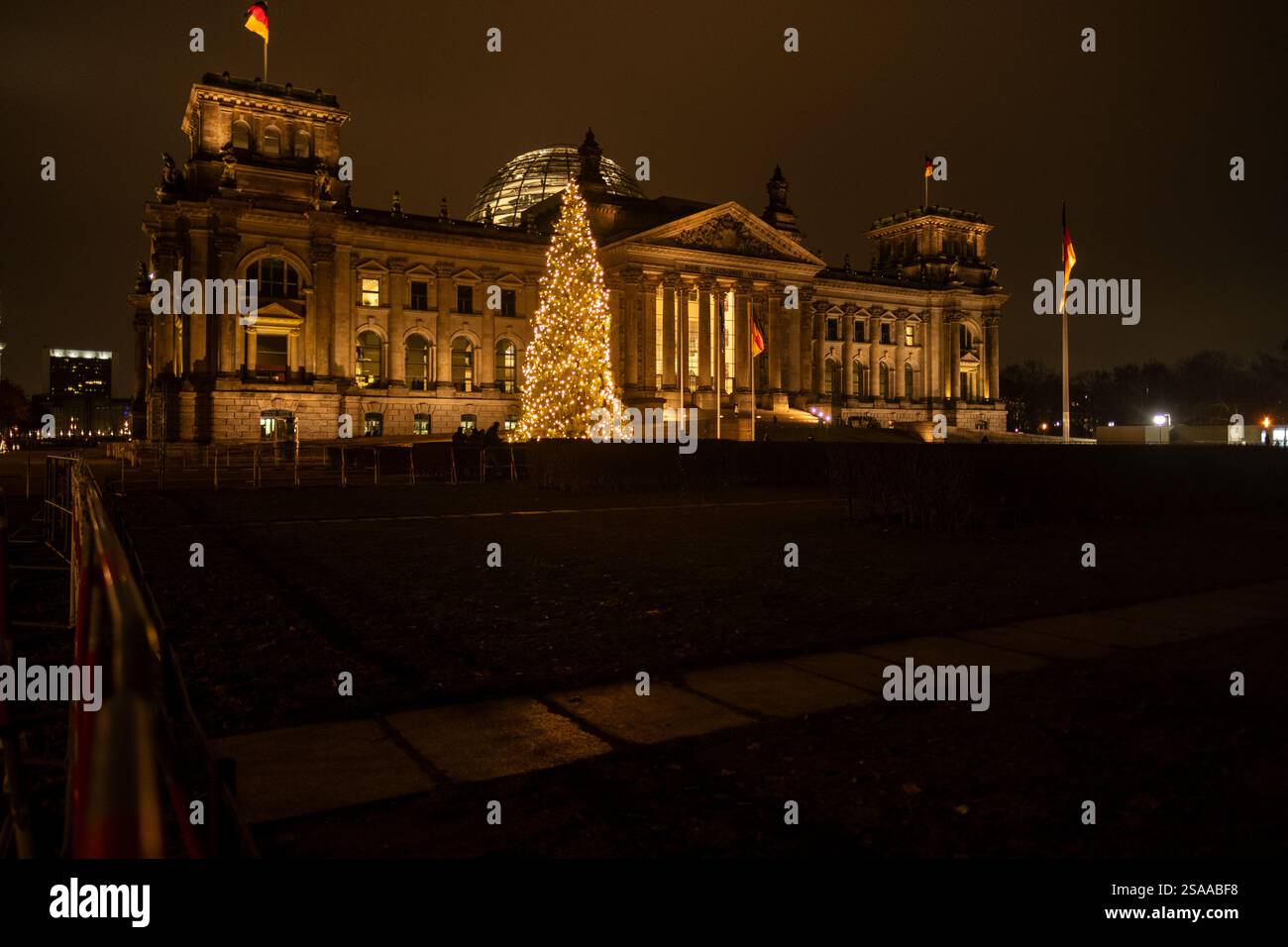 View of the illuminated Reichstag building at night in Berlin, winter ...