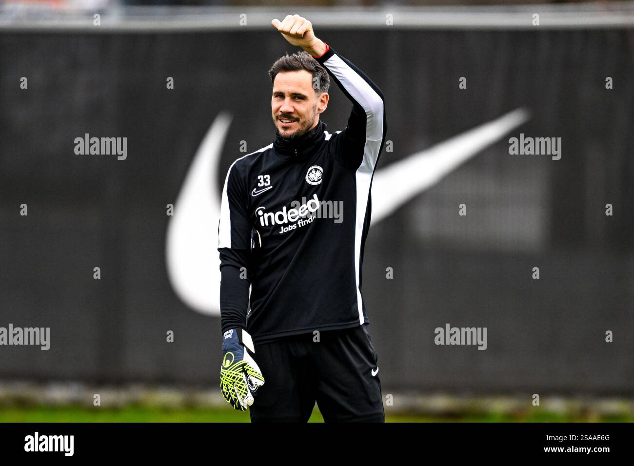 Jens Grahl (Eintracht Frankfurt, #33) gestikuliert, GER ...
