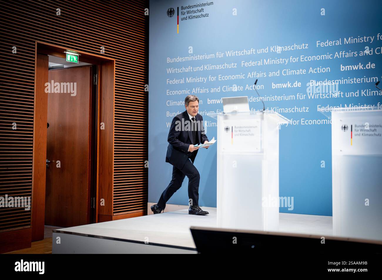 Vorstellung Jahreswirtschaftsbericht 2025 durch Robert Habeck ...