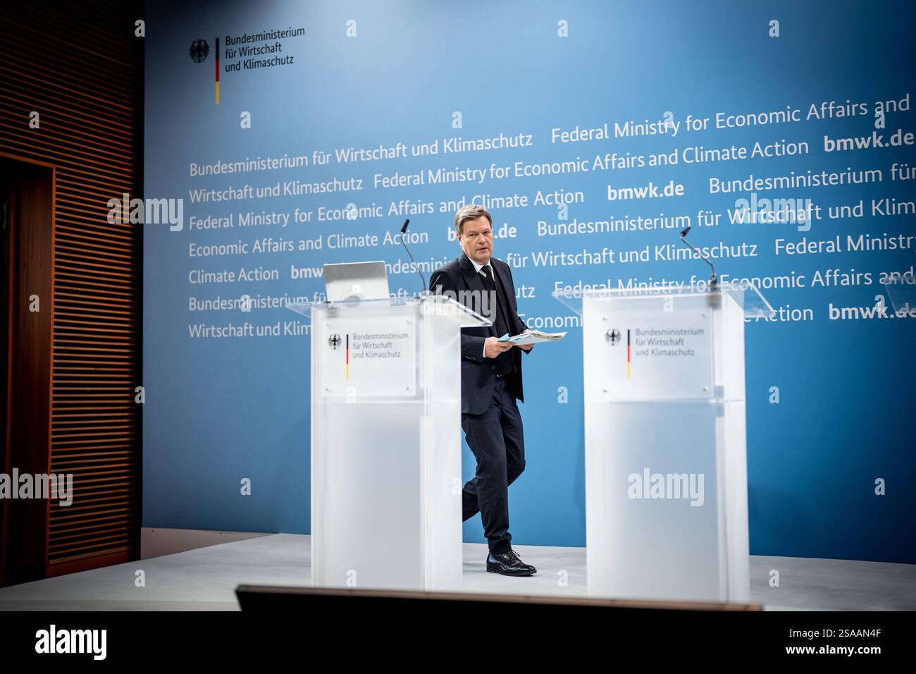 Vorstellung Jahreswirtschaftsbericht 2025 durch Robert Habeck ...