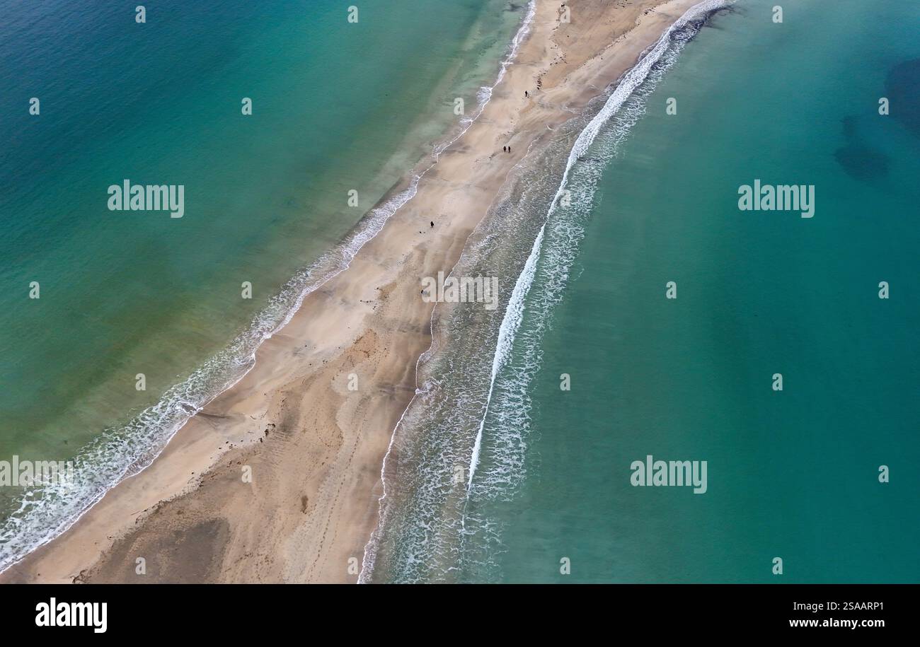 St Ninian's Isle tombolo, the largest active sand tombolo in the UK ...