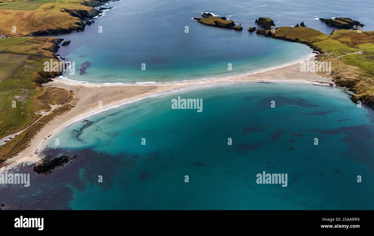 St Ninian's Isle tombolo, the largest active sand tombolo in the UK ...