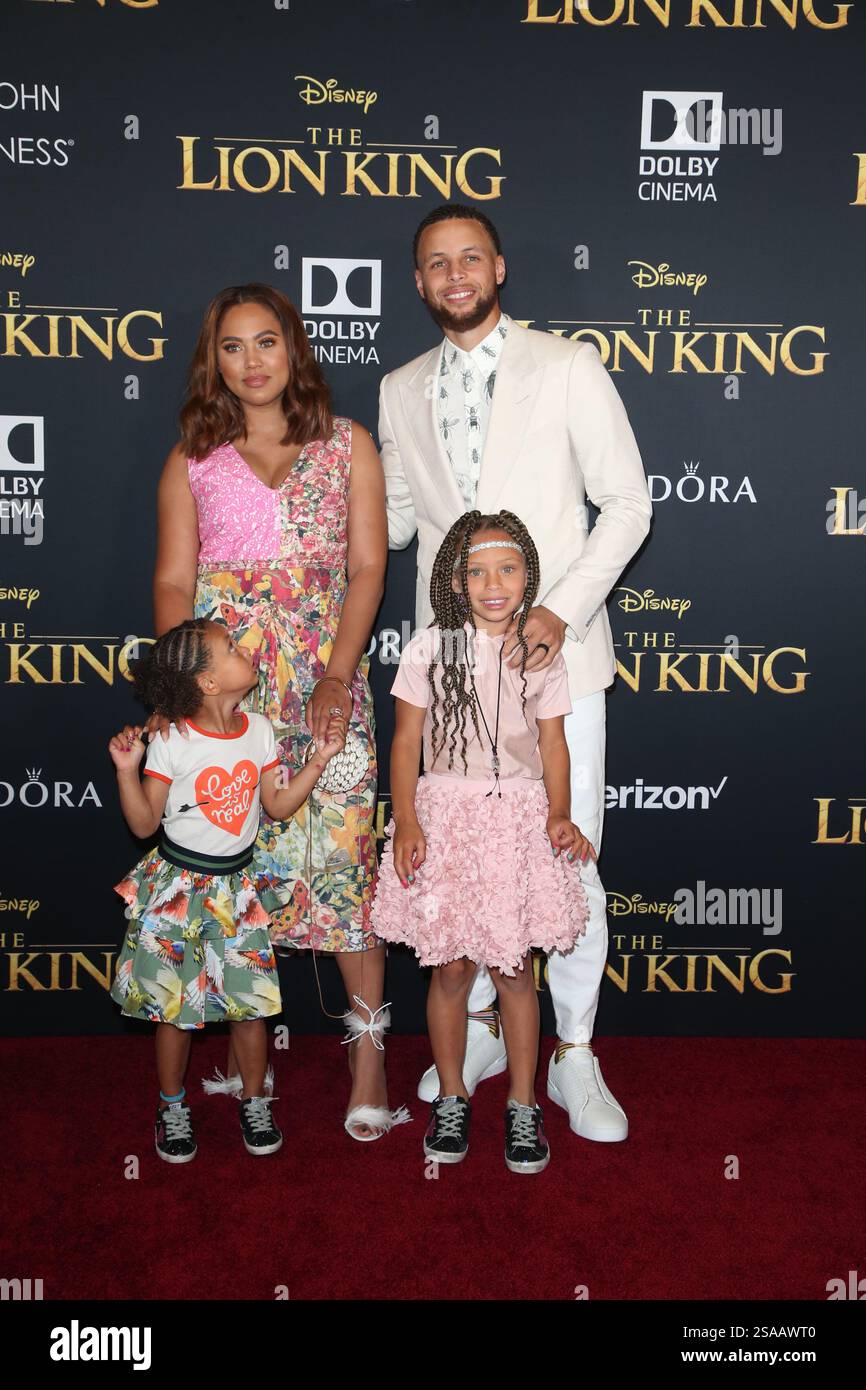Steph Curry, Ayesha Curry and dughters Ryan and Riley arrives at The ...