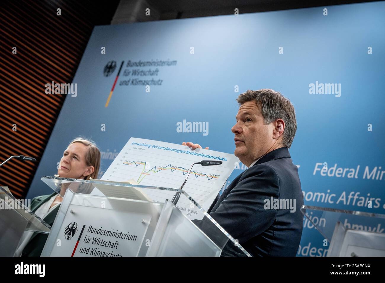 Vorstellung Jahreswirtschaftsbericht 2025 durch Robert Habeck ...