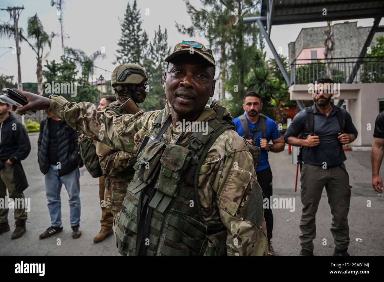 M23 rebels escort Romanian mercenaries to the border crossing into ...