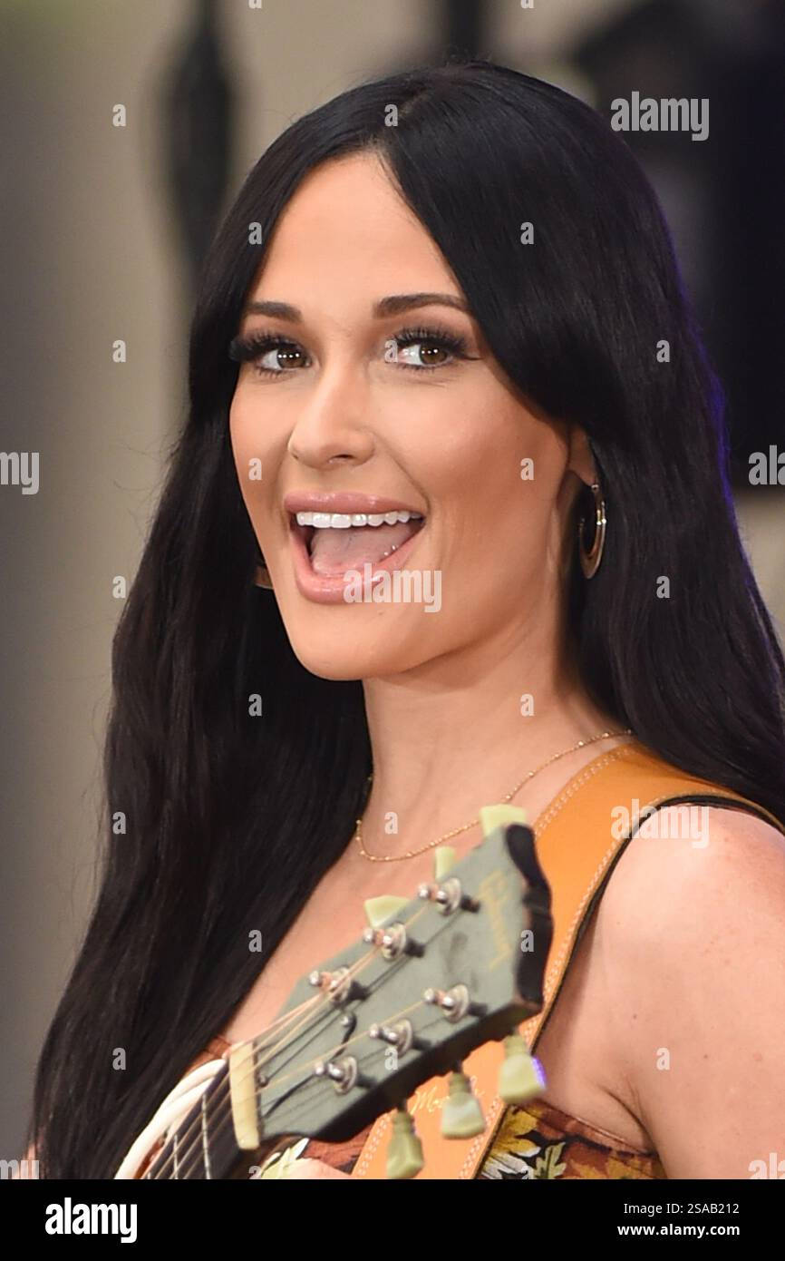 Kacey Musgraves performing on NBC's Today Show at Rockefeller Plaza on ...