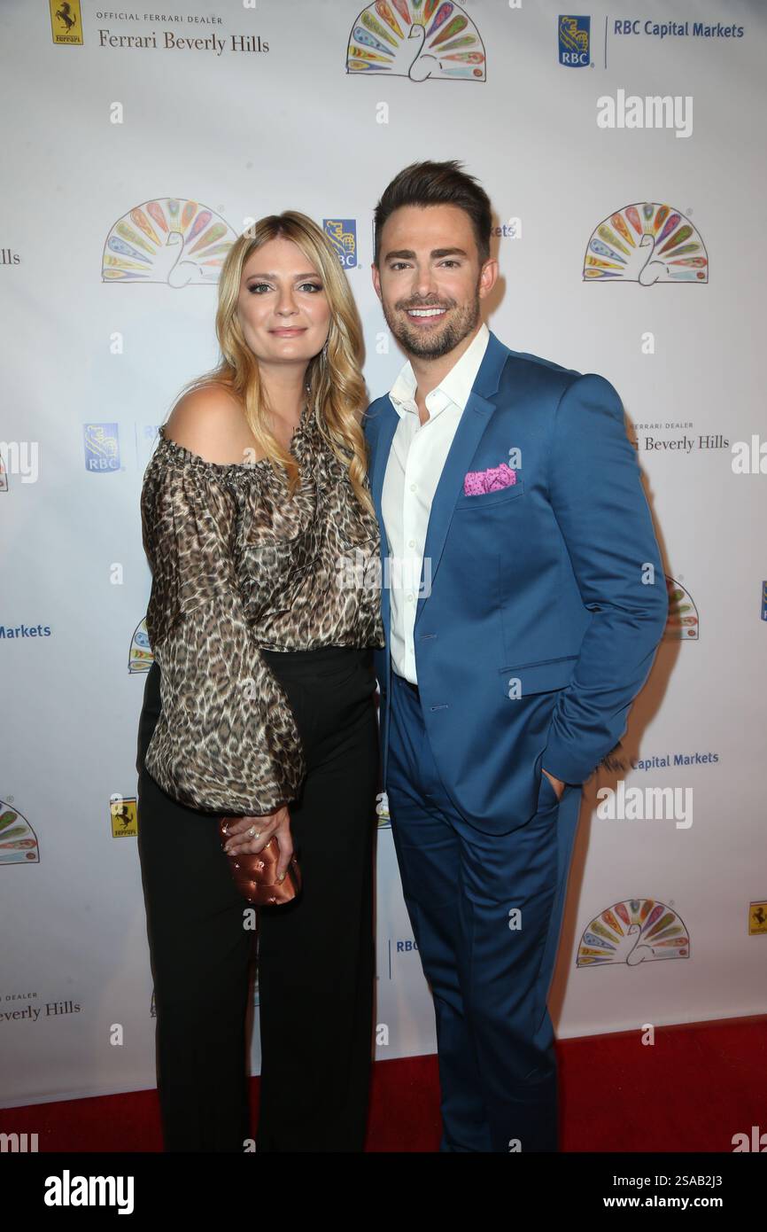 Mischa Barton, Jonathan Bennett at the Flaunt It Awards, Los Angeles ...