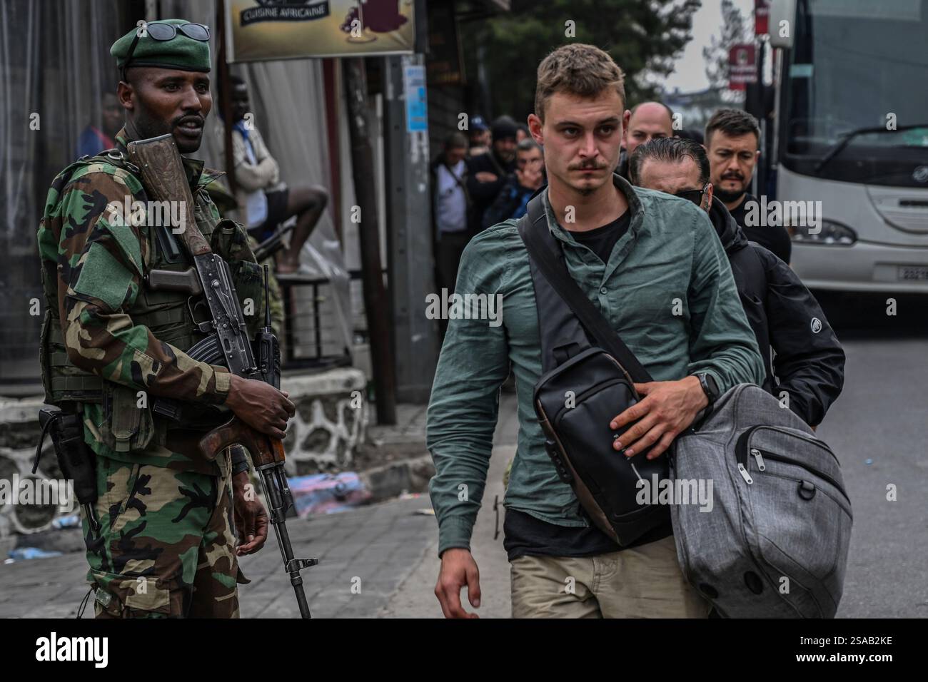 M23 rebels escort Romanian mercenaries to the border crossing into ...