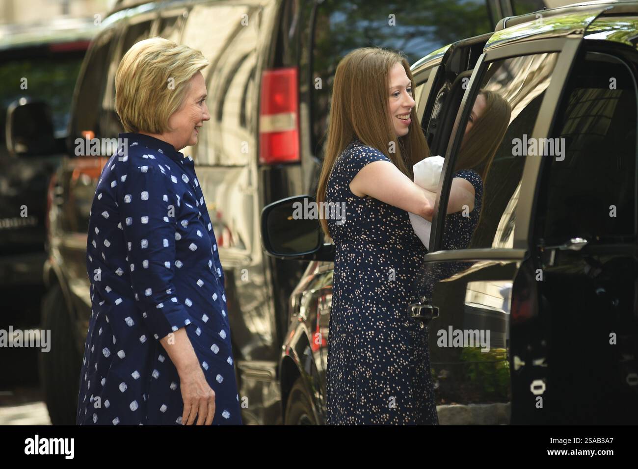 Hillary Clinton, Chelsea Clinton, with new born baby, Jasper Mezvinsky ...