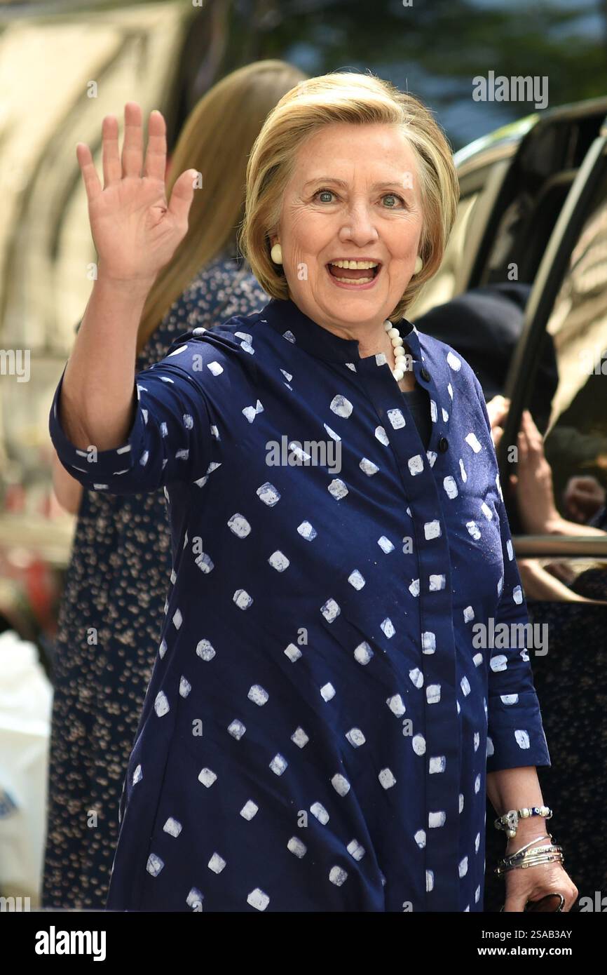 Hillary Clinton, Chelsea Clinton, with new born baby, Jasper Mezvinsky ...