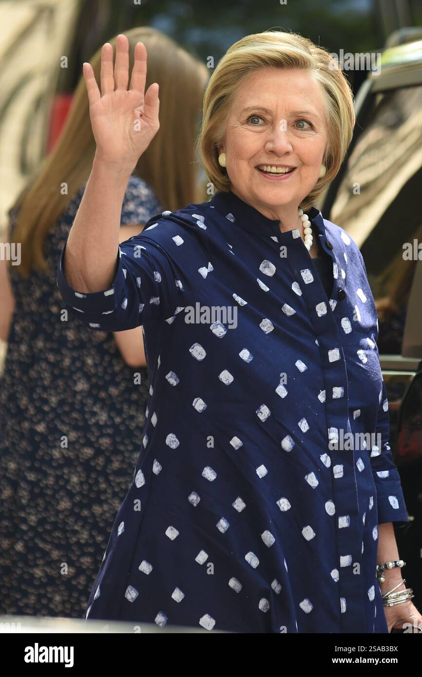 Hillary Clinton, Chelsea Clinton, with new born baby, Jasper Mezvinsky ...