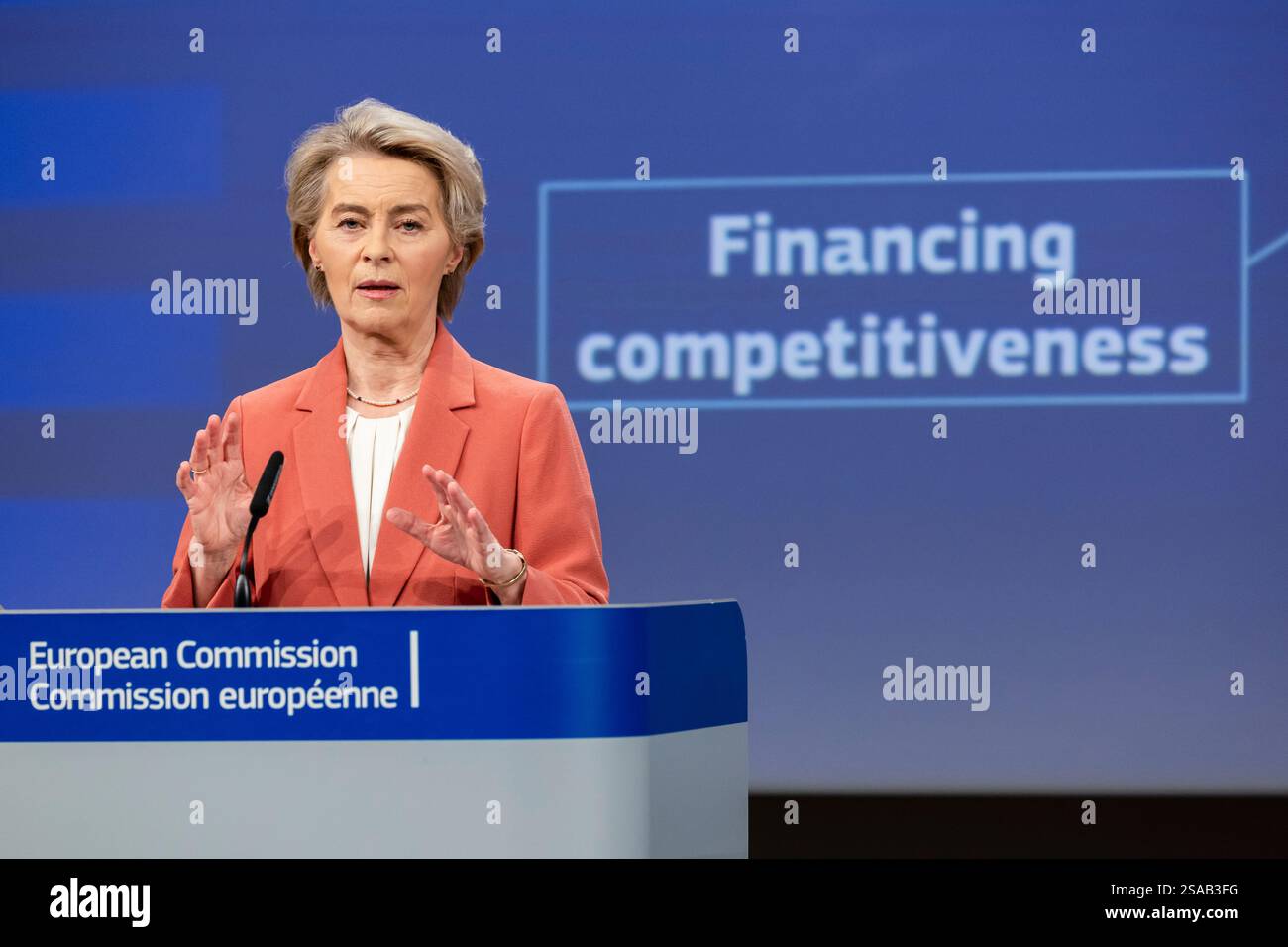 European Commission President Ursula von der Leyen addresses the media ...