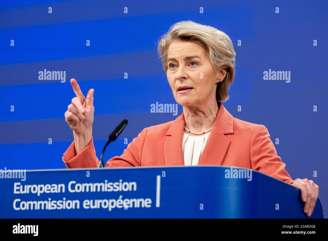 European Commission President Ursula von der Leyen addresses the media ...