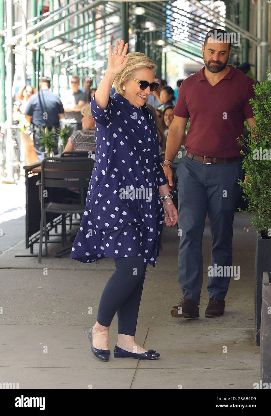 Hillary Clinton, Chelsea Clinton, with new born baby, Jasper Mezvinsky ...
