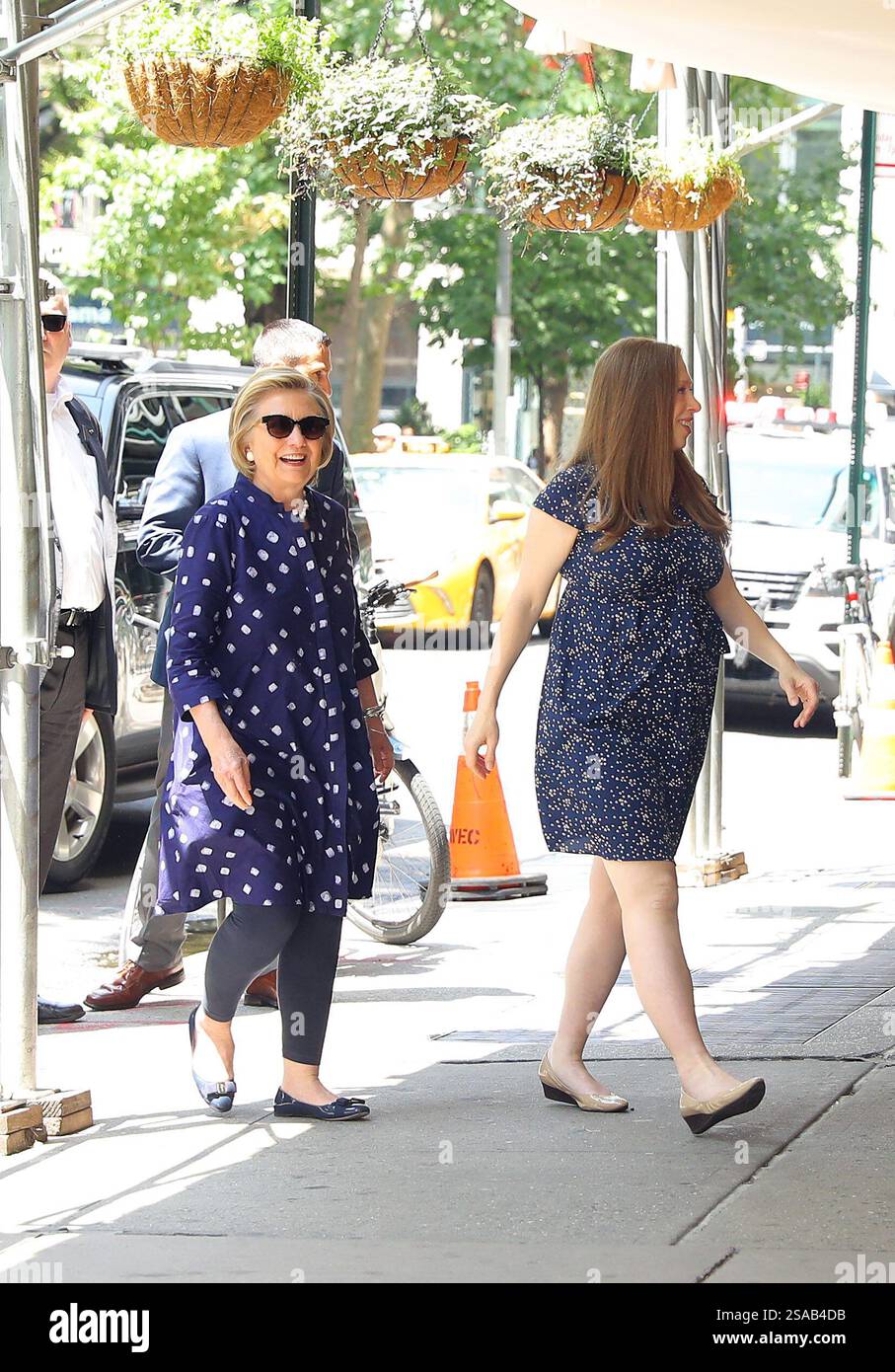 Hillary Clinton, Chelsea Clinton, with new born baby, Jasper Mezvinsky ...
