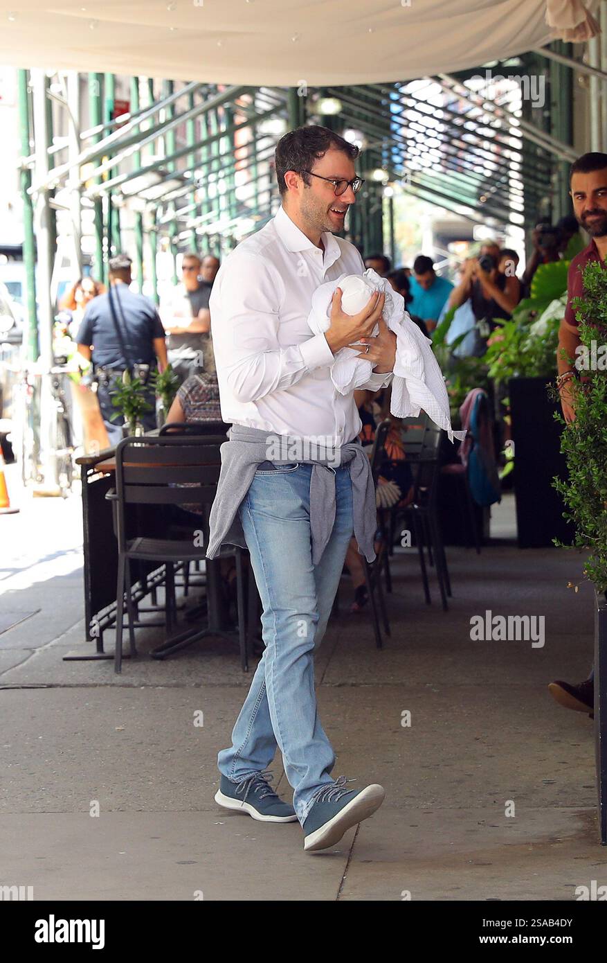 Hillary Clinton, Chelsea Clinton, with new born baby, Jasper Mezvinsky ...