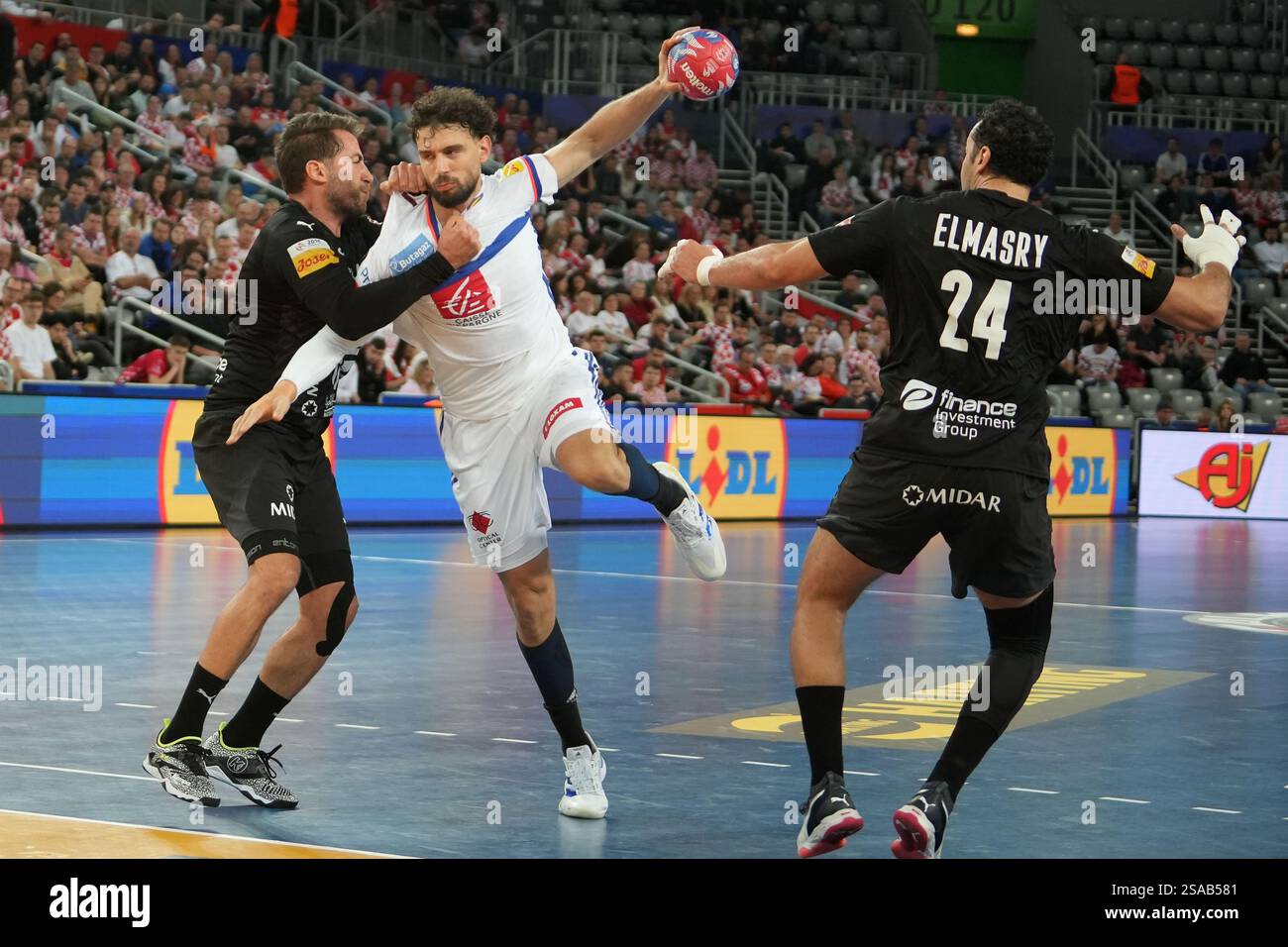 Zagreb, Croatie. 28th Jan, 2025. Nedim Remili of France, Mohammad Sanad of Egypt during the IHF ...