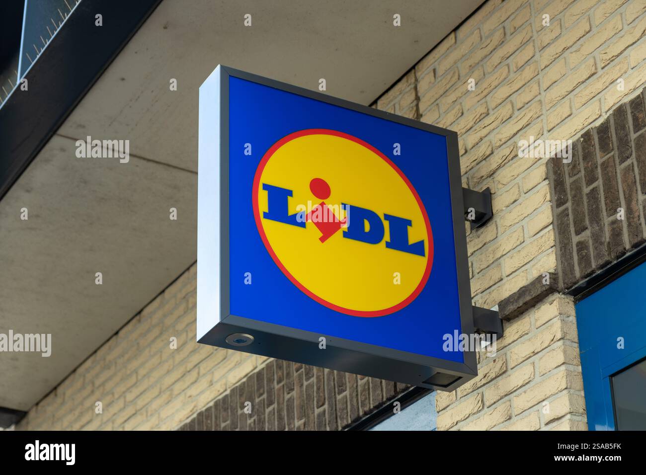 Lidl logo flag sign above the entrance, Lidl supermarket groceries ...