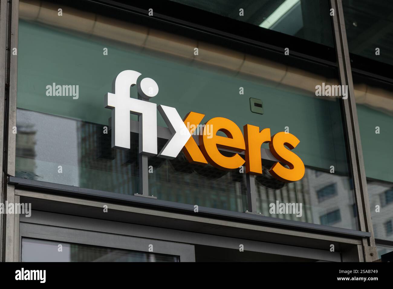 Fixers logo hi-res stock photography and images - Alamy