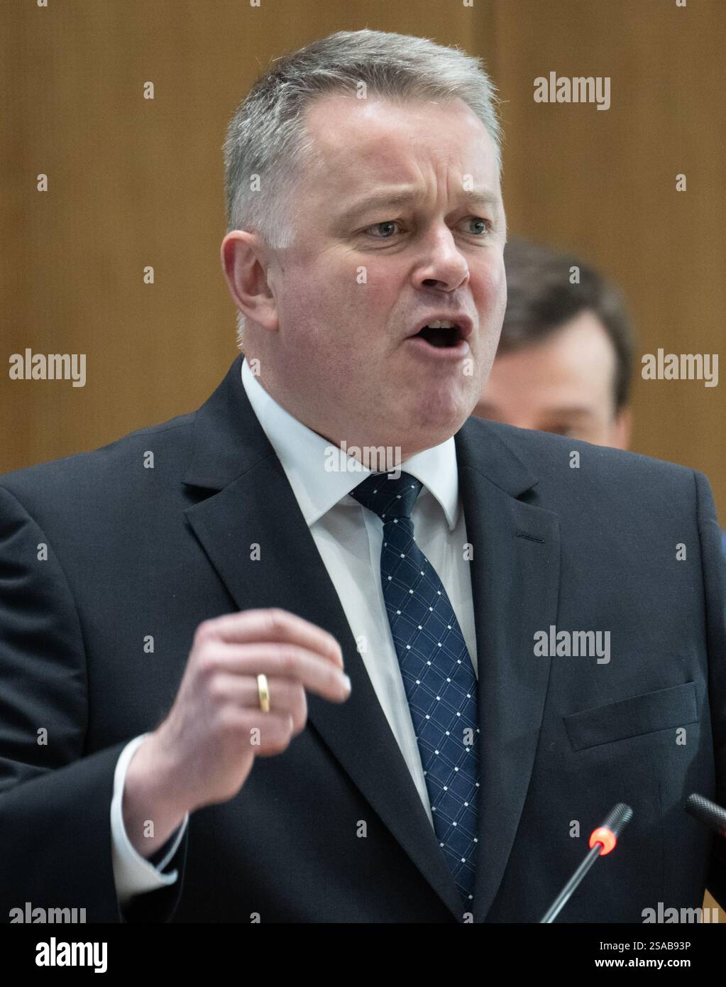 Mainz, Germany. 29th Jan, 2025. Gordon Schnieder, leader of the CDU ...
