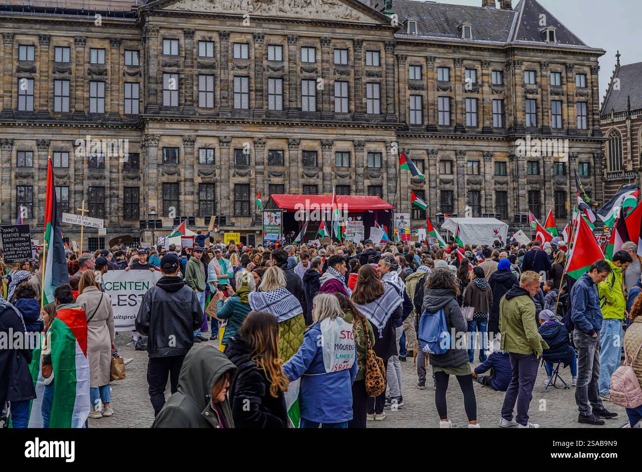Palestinian manifestation, protest in front of the Royal Palace ...