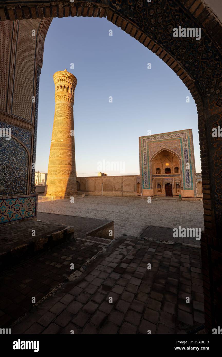 Kalyan minaret and mosque seen through arch Stock Photo - Alamy