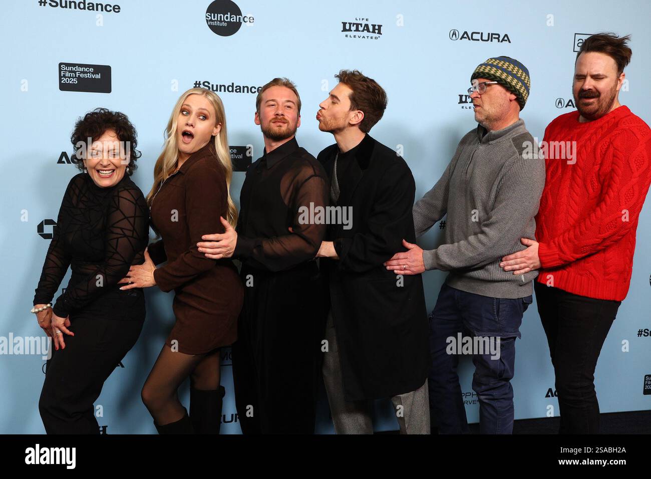 Marlene Forte, Olivia Taylor Dudley, Lou Taylor Pucci, Jordan Gavaris ...
