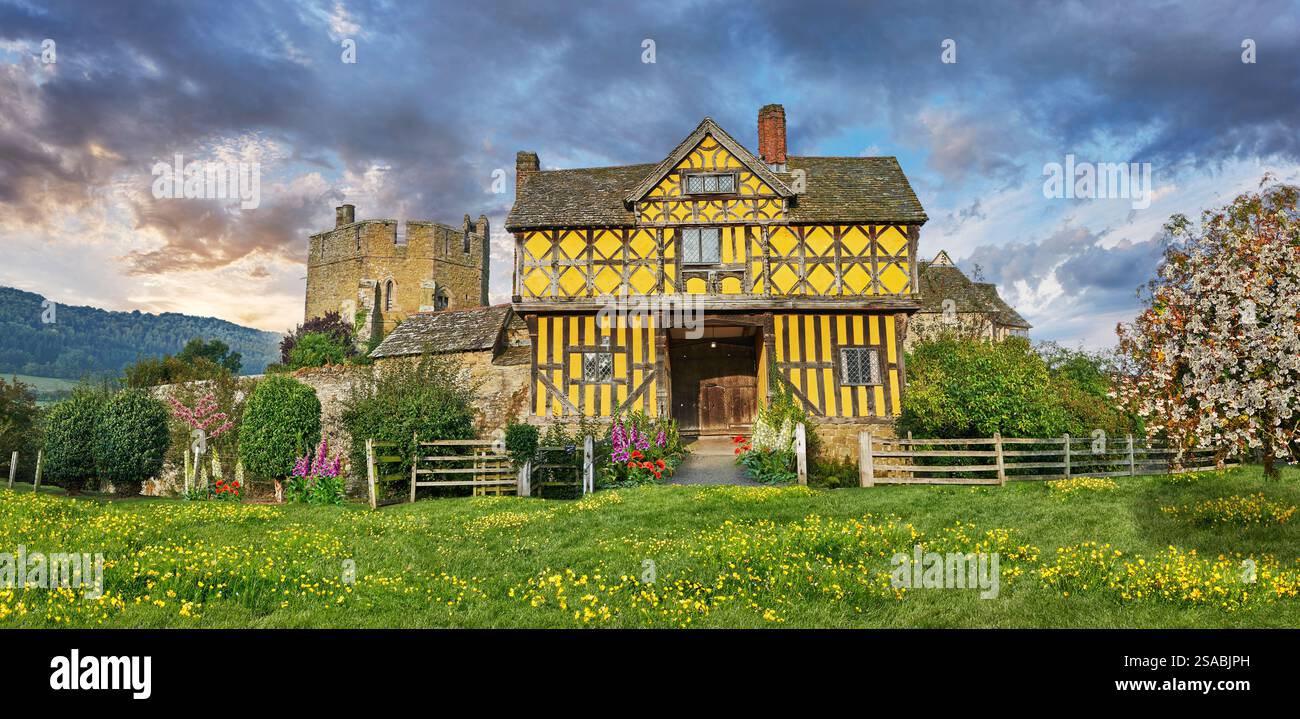 Stokesay castle gate house hi-res stock photography and images - Alamy