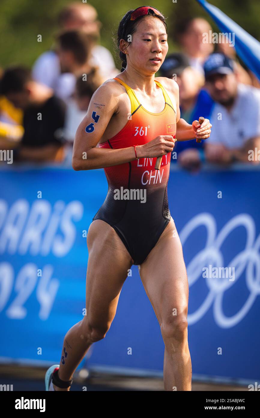 Lin Xinyu participating in the triathlon at the Paris 2024 Olympic Games Stock Photo - Alamy