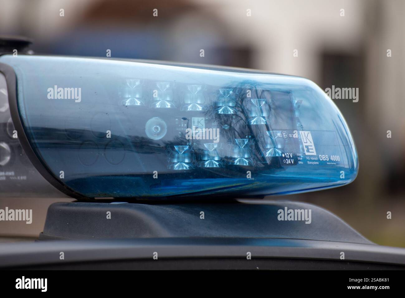 Symbolbild Polizeieinsatz: Nahaufnahme von einem Blaulicht an einem ...