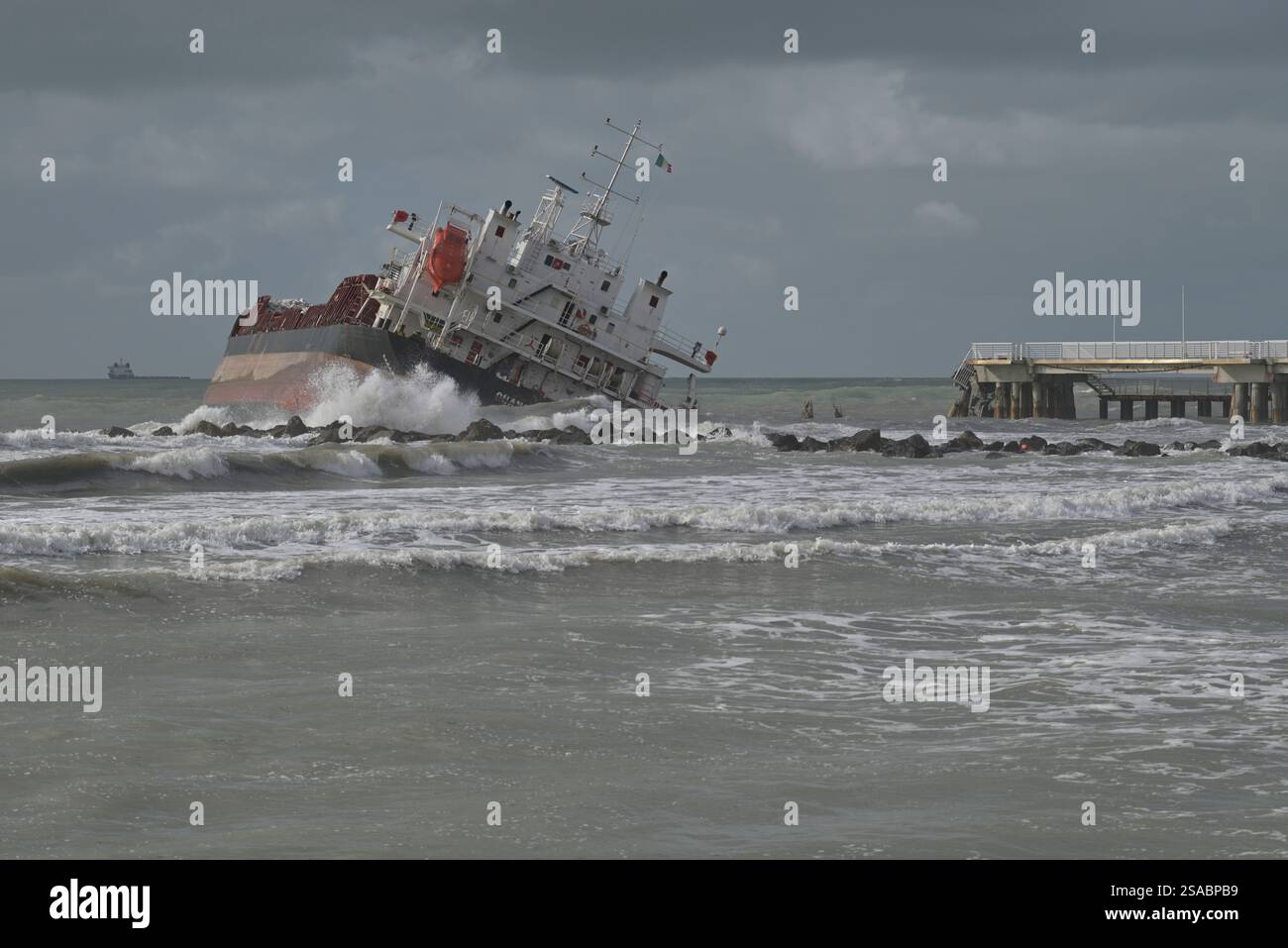 Guang rong hi-res stock photography and images - Alamy