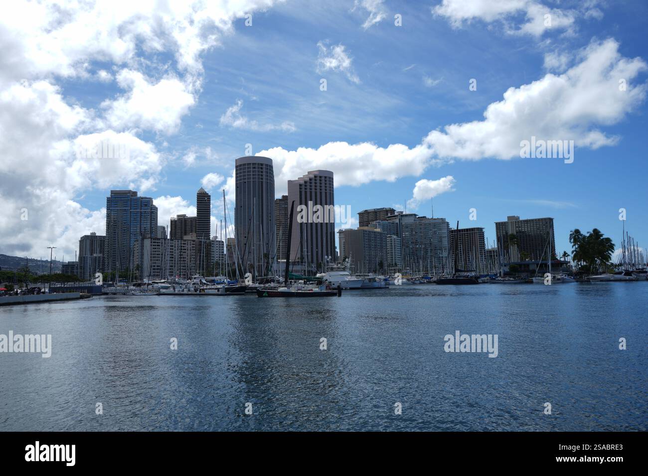 Honolulu skyline with marina and sailboats, Oahu, Hawaii – modern ...