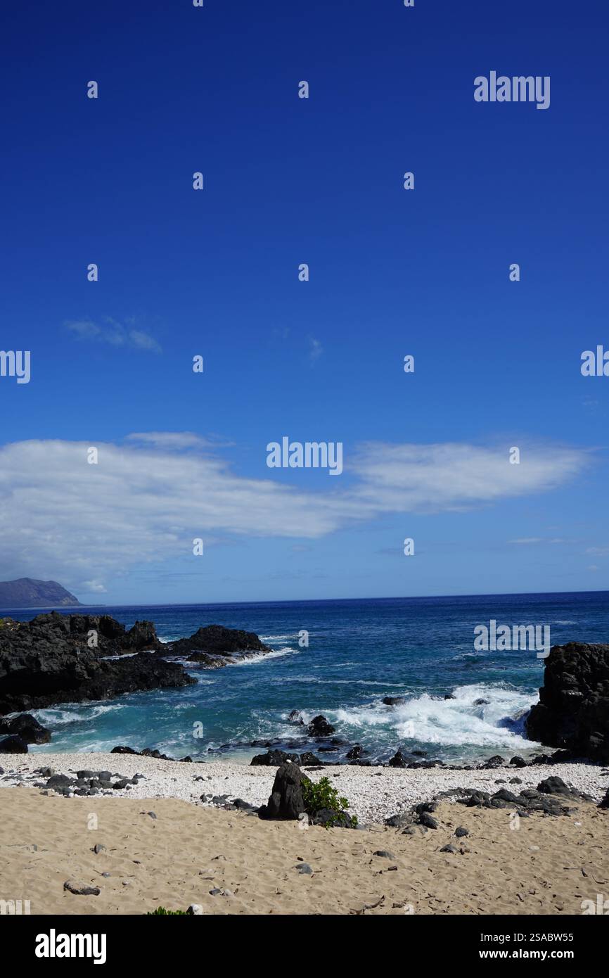 Hawaiian cliffside beach turquoise waves hi-res stock photography and ...