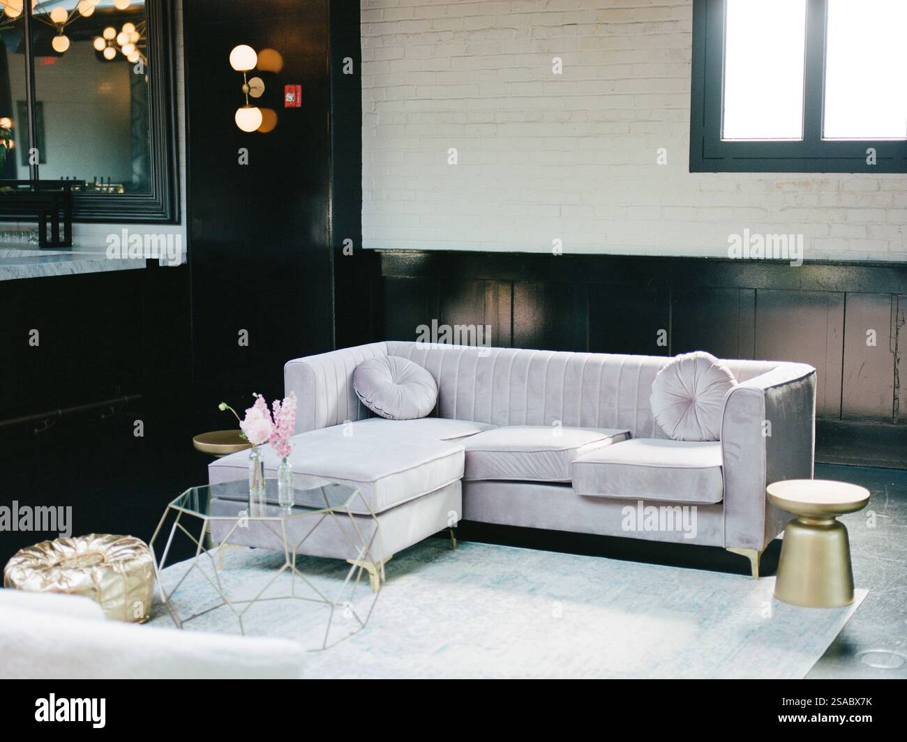 Sophisticated table setting gray hi-res stock photography and images - Alamy