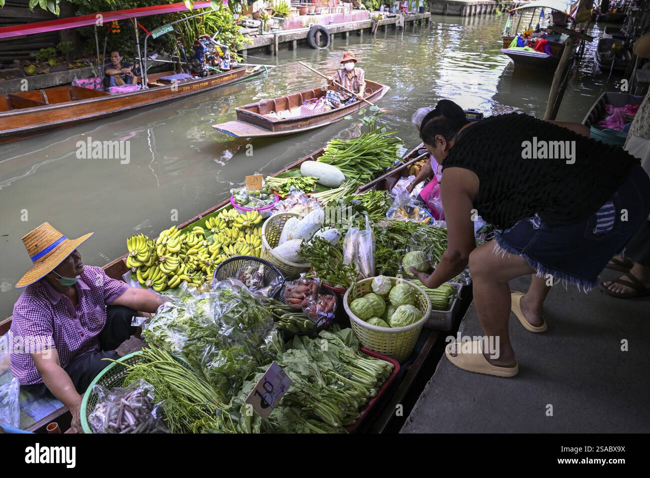 Wat Saphan Floating Market, Wat Saphan, Taling Chan district, Bangkok ...