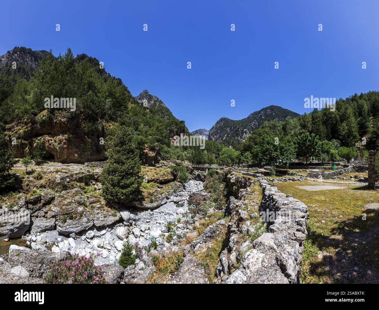 Bridge on the hiking trail through the Samaria Gorge, south coast ...