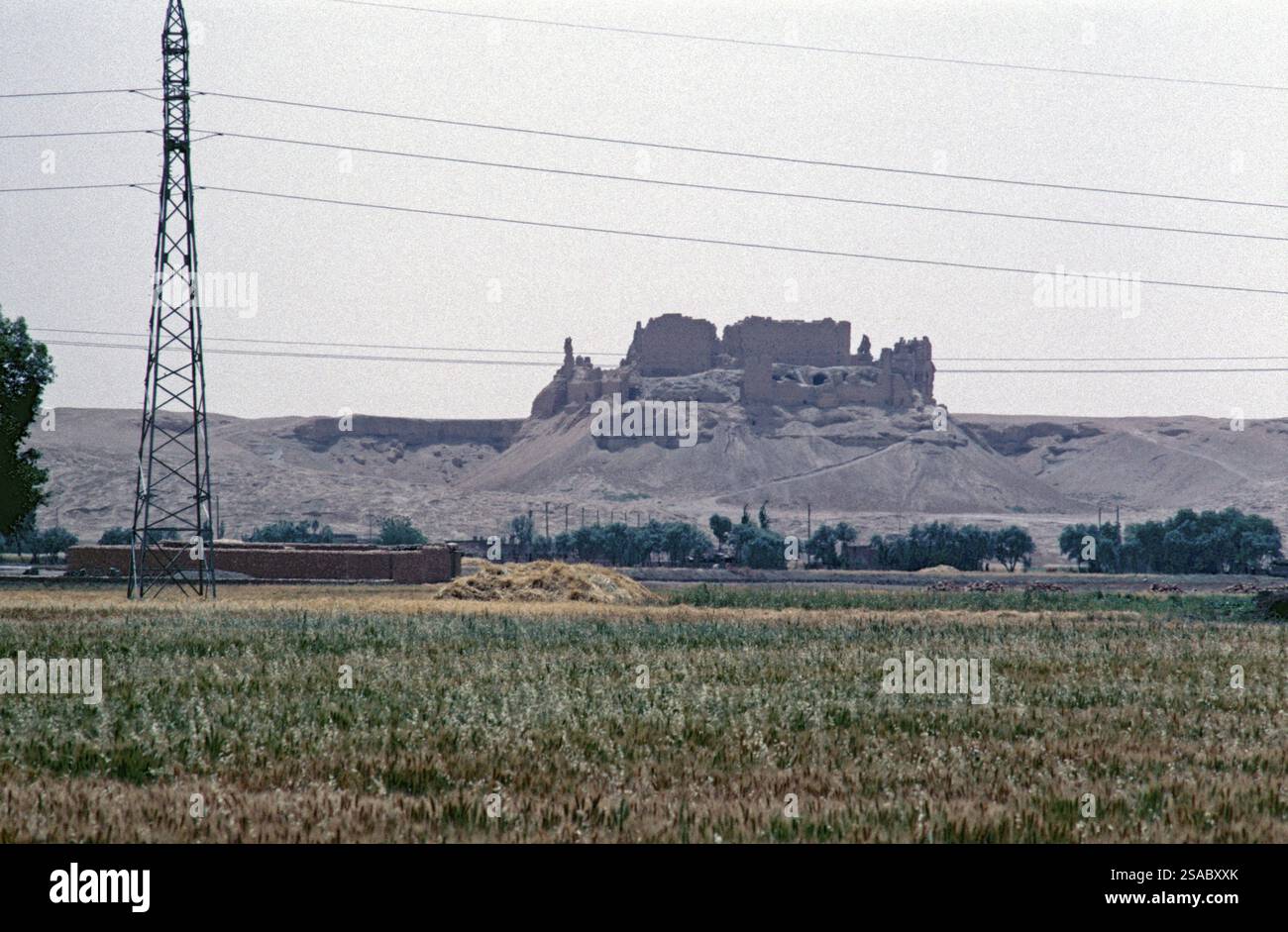 QalÊ¿at ar-Rahba Castle, Arab castle on the edge of the Euphrates ...