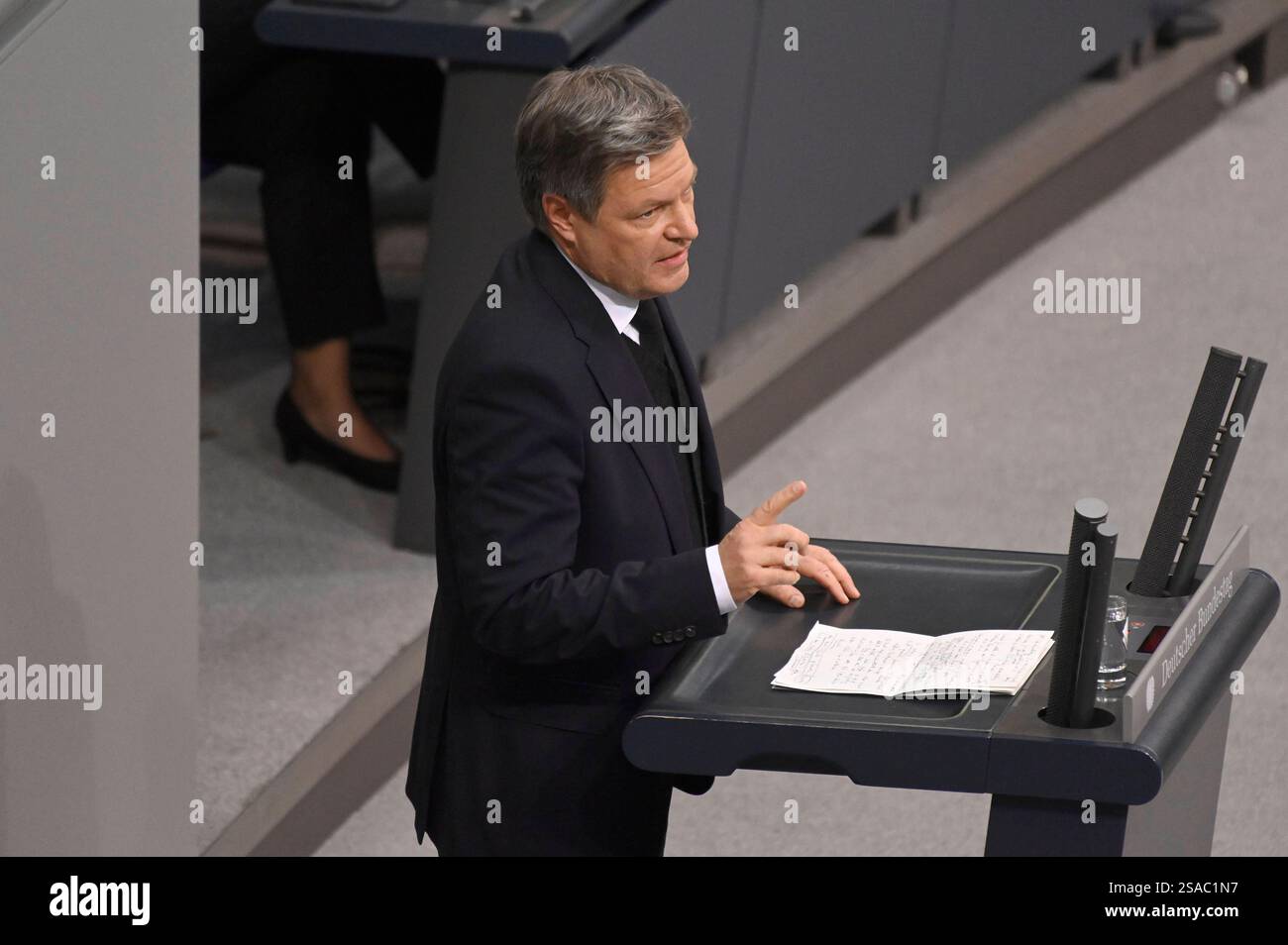 Robert Habeck in der 209. Sitzung des Deutschen Bundestages im ...