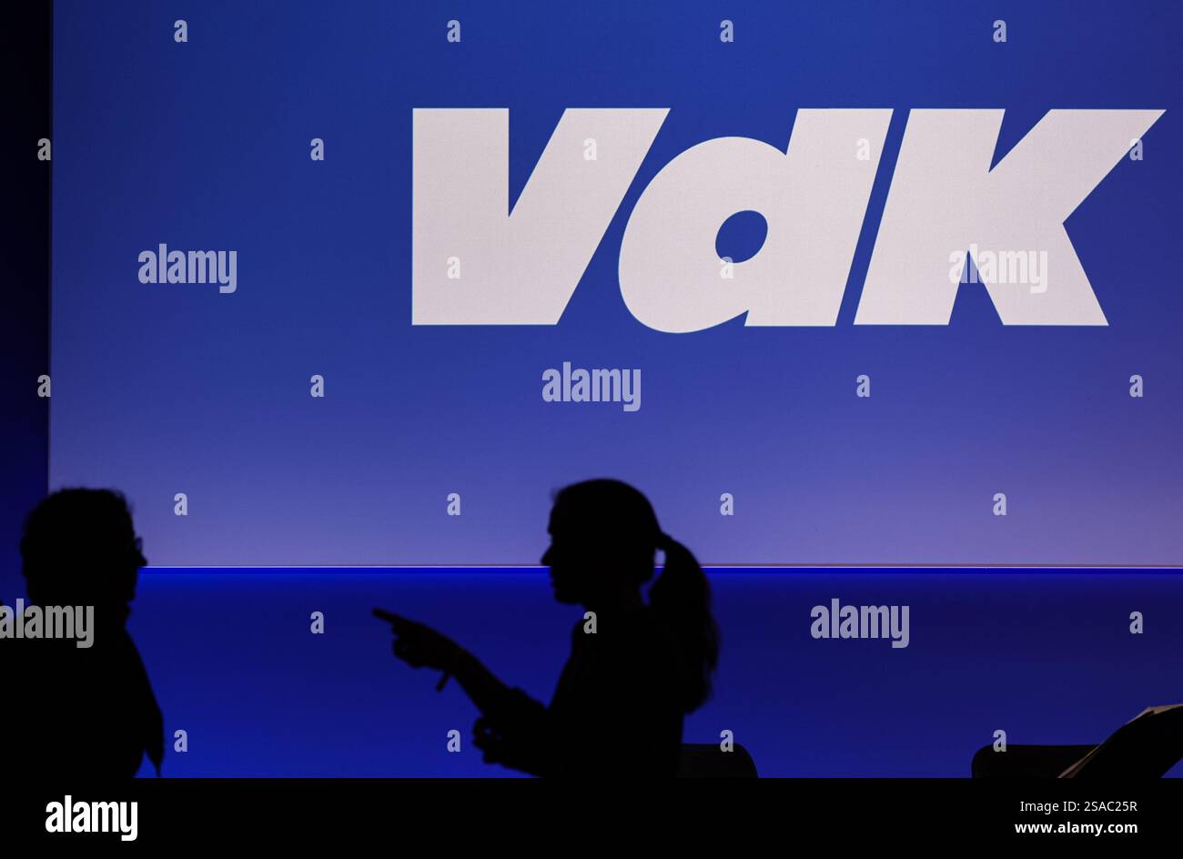 Berlin, Germany. 29th Jan, 2025. Two women stand in front of a screen ...