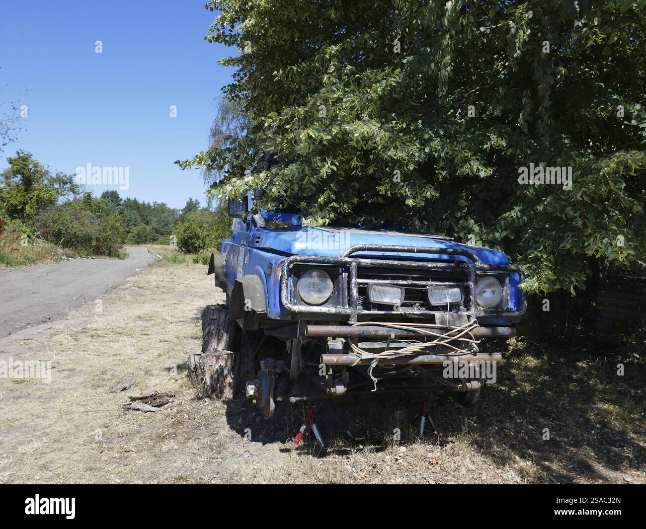 Car scrap rust scrap hi-res stock photography and images - Alamy