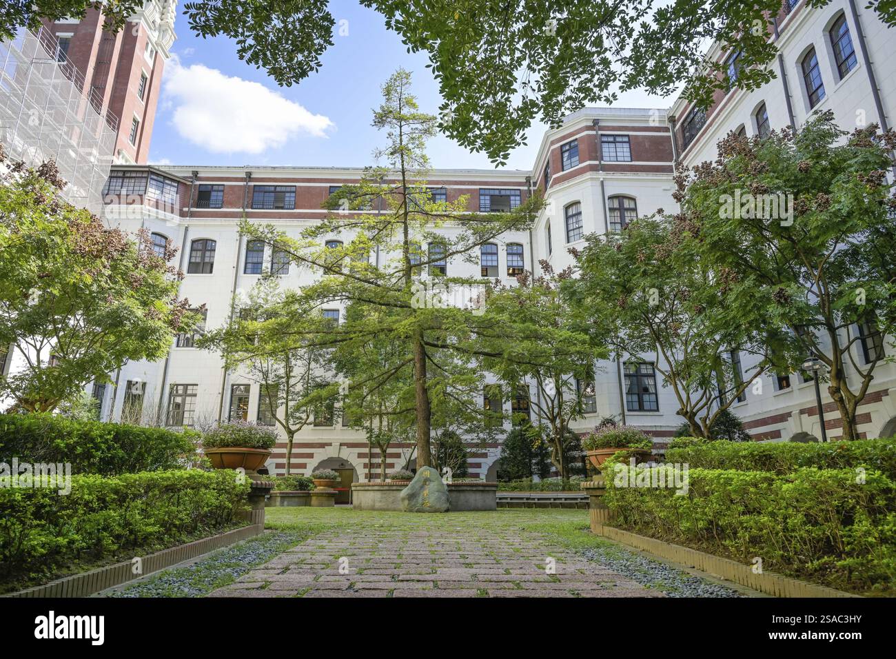 Inner courtyard, Courtyard, Presidential Palace, Presidential Office ...
