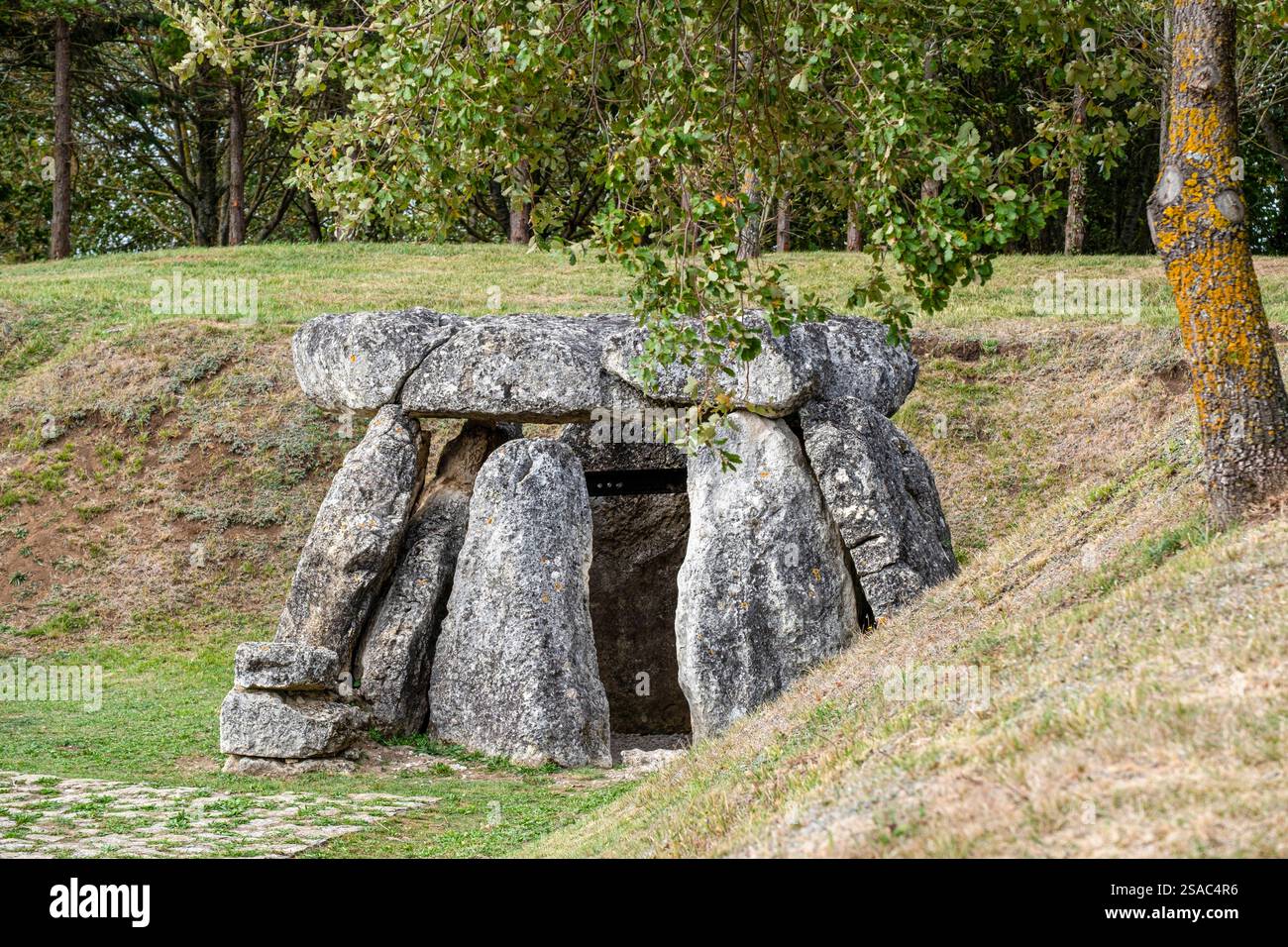 Dolmen de Aizkomendi, Neolithic ,Eguílaz, Álava , autonomous community ...