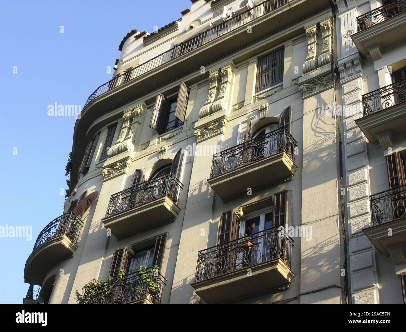 Corner house in Barcelona Stock Photo - Alamy