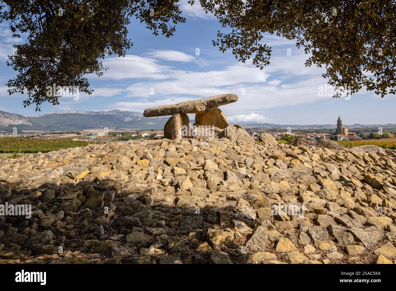 dolmen Witchcraft" chabola de la hechicera", neolithic, Elvillar, Alava ...